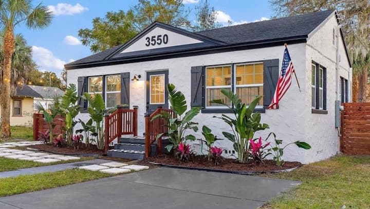 10 Minutes From Everything! - St. Petersburg, FL