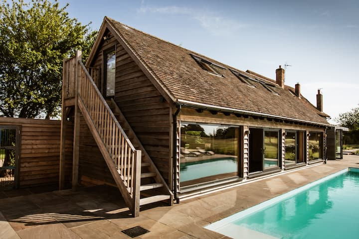 Chalet & Swim For Golfers, Ramblers, Or Groups - Cranbrook