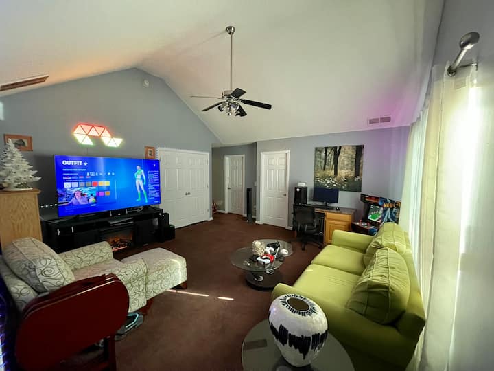 3 Bedroom House Close To Airport - Riverdale, GA