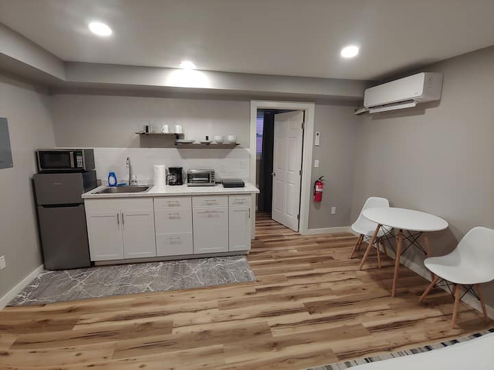 Large Extended Stay Room - Burlington, VT