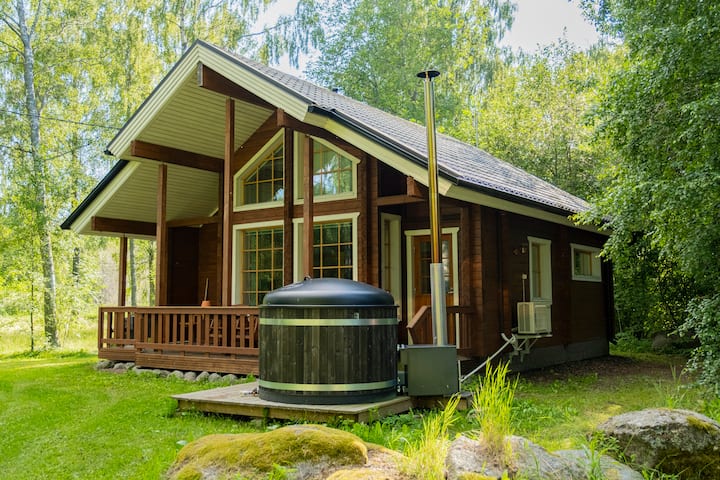 Hirsihuvila Merenrannalla - Reposaari