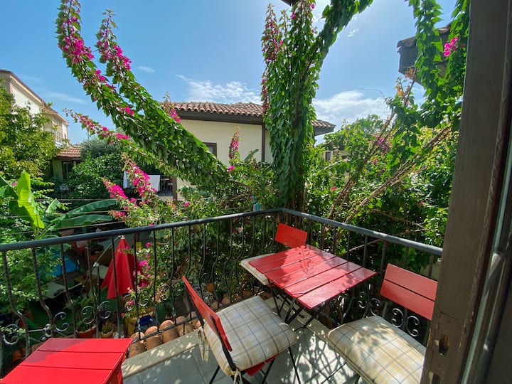 "Garden, Pool & Oldtown Views." - Antalya