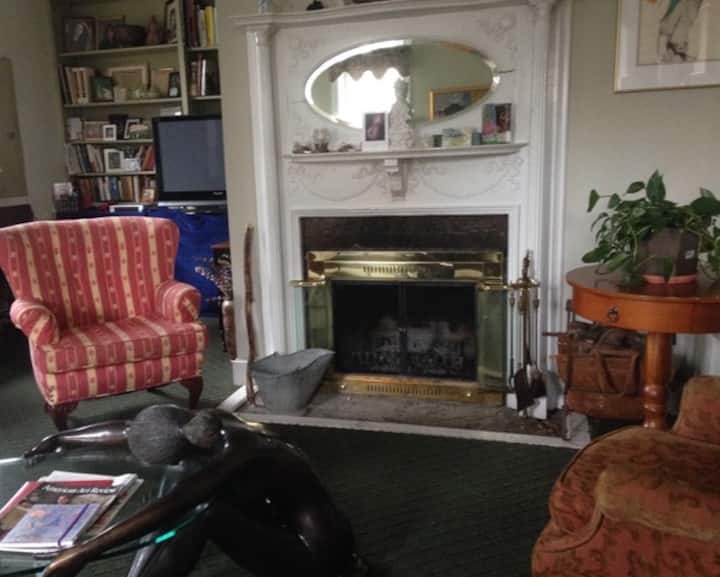 Home In Camelot! - Wallingford, CT