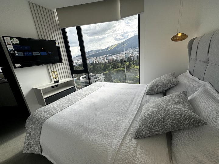 Panoramic View, 17th Floor | Swimming Pool | Carolina - Quito