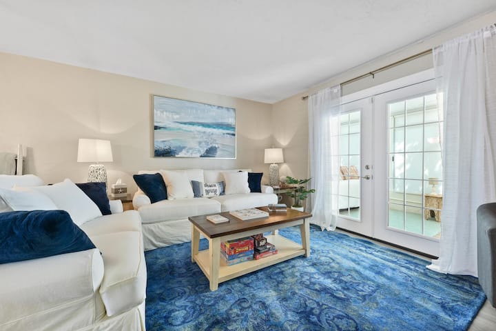 Seashell Retreat/stylish & Spacious/1 Blk To Beach - Jacksonville Beach, FL
