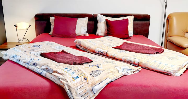 Vollmöblierte Dachgeschoss-wohnung Mit Balkon - Höchstadt