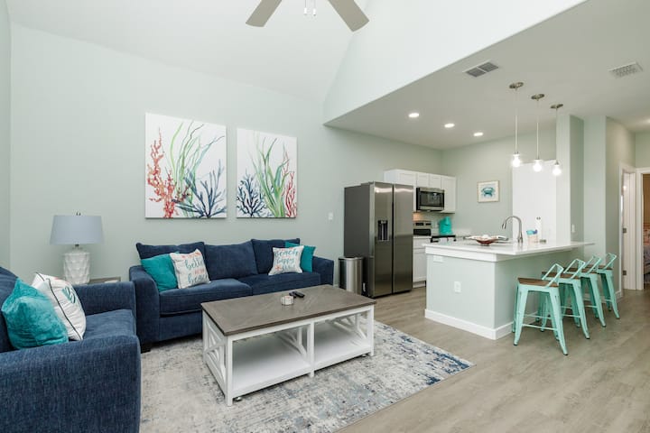 Walk To Beach! Spacious! Pool/smuggler's Cove - North Padre Island, TX