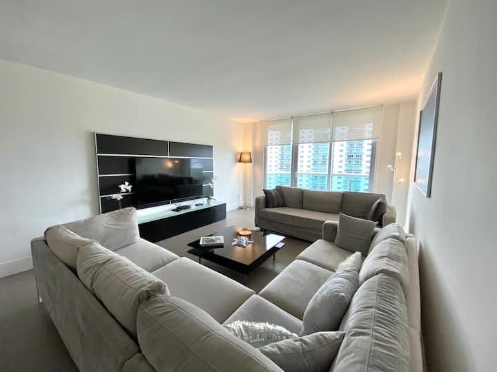 Noam's Beach Condo! -
