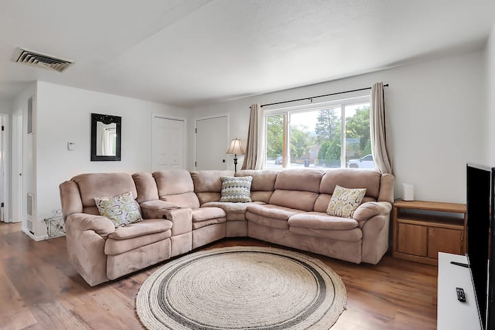 Quaint Updated Home In Quiet Neighborhood - Albuquerque, NM