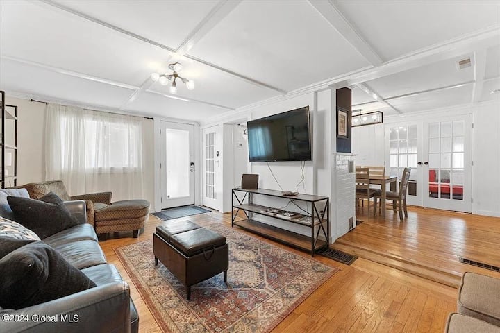 Charming Home In Downtown Saratoga Springs - Saratoga Springs, NY