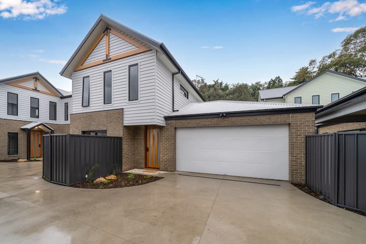 New Central Three Bed Townhouse - Beechworth