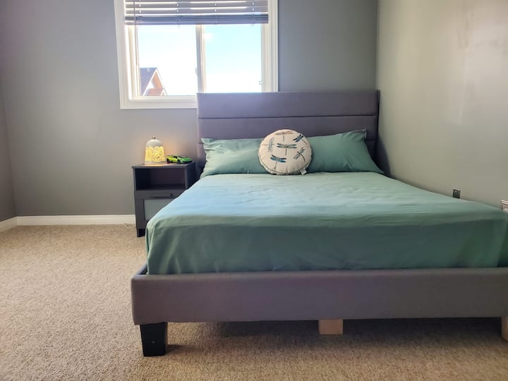 Luxury Room In A Modern Home - Kitchener
