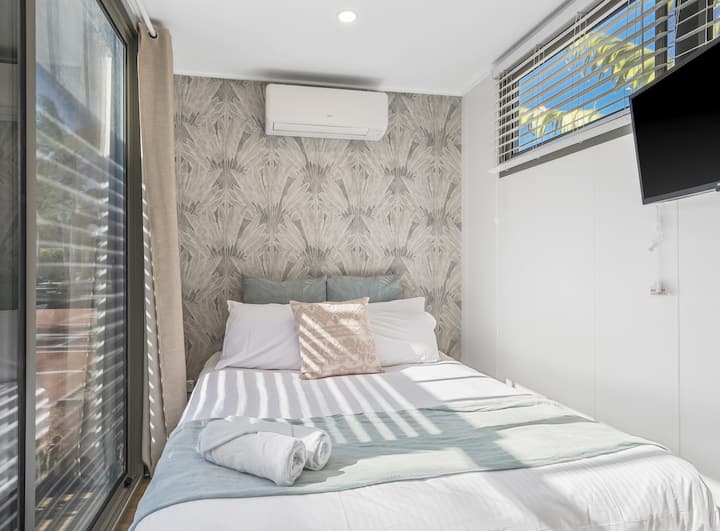 Holiday Family Container - Kempsey