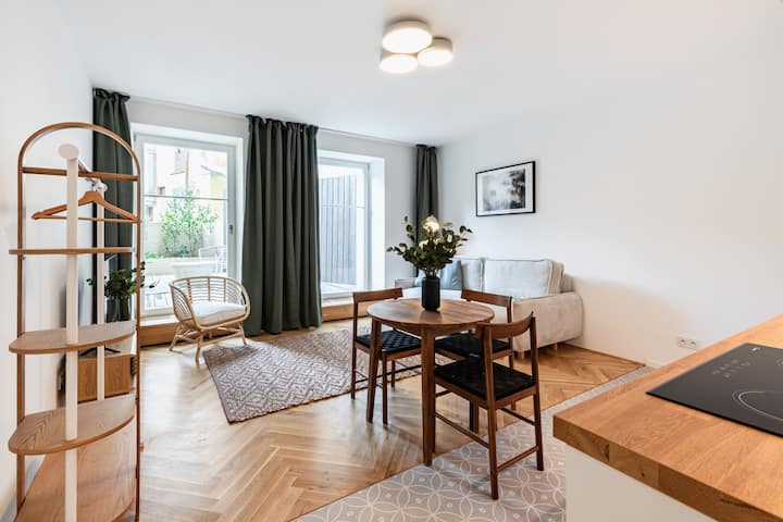 Sunny Apartment With Terrace For 2 - 4 Guests - Prague