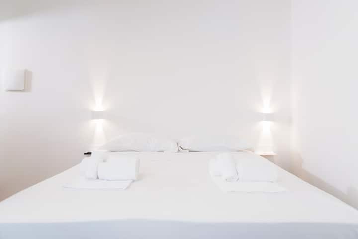 Almami E Chambre - Mary - Monopoli