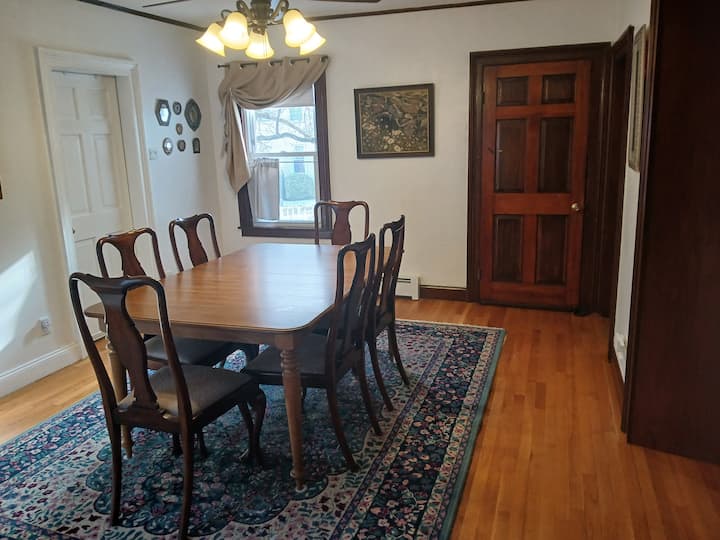 Super Comfy 1 Br Apt, Great Location W/patio&yard - Connecticut