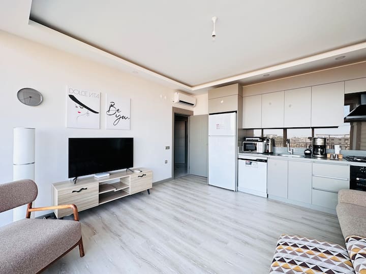 Luxury 2-bedroom Apartment Close To The Airport - Aksu