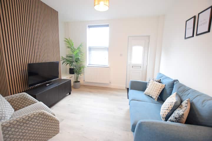 Modern 2 Bedroom House - Lincoln