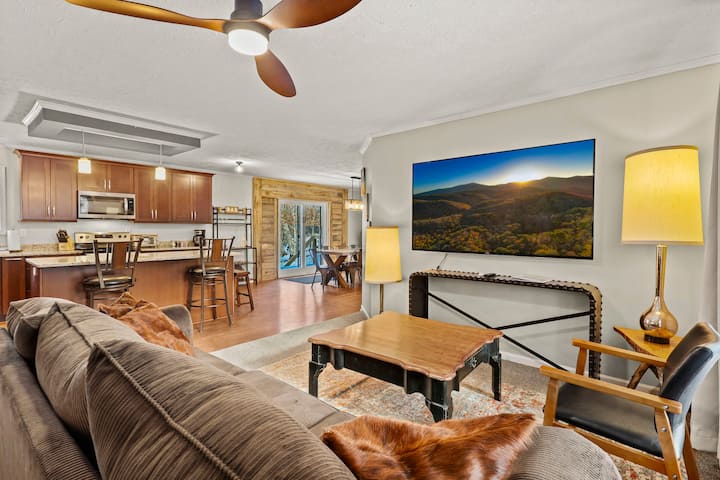 Spacious 3br Cabin | Hot Tub & Fire Pit Escape - Beech Mountain, NC