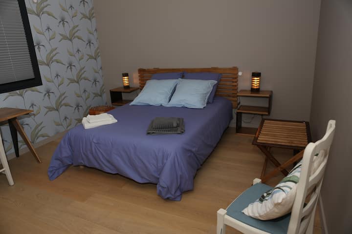 Chambre Moderne Et Calme Pour 2 Personnes - Saint-Médard-en-Jalles