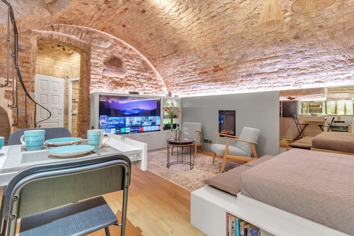 Historic & Modern Arc Loft Old Town | "Arcloft07" - Vilnius