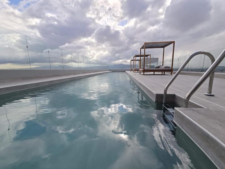 Modern Zone 10 Apt With Pool & Gym - Guatemala City