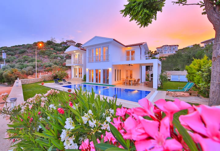 Luxury 4-bedroom Villa With Sea View And Pool - Kaş