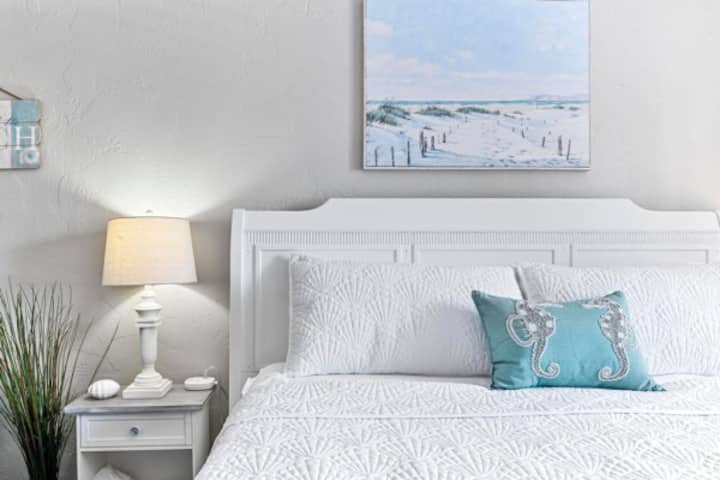 Seahorse Retreat/cozy & Chic/one Block To Ocean - Jacksonville Beach, FL