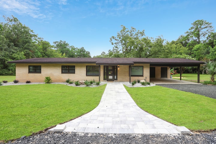 New Remodel On 3 Spacious Acres! - Gainesville, FL