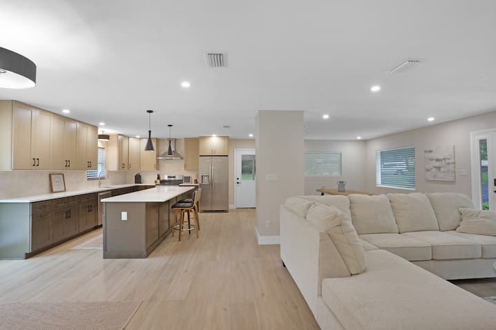 New Remodel On 3 Spacious Acres! - Gainesville, FL