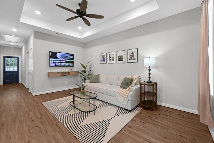 Chic, Just Built 2 Bed 2 Bath Home! - Houston, TX