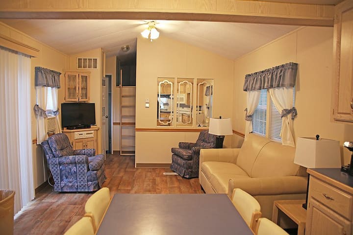 Meadowbrook Cottage Pm8 - Baraboo, WI