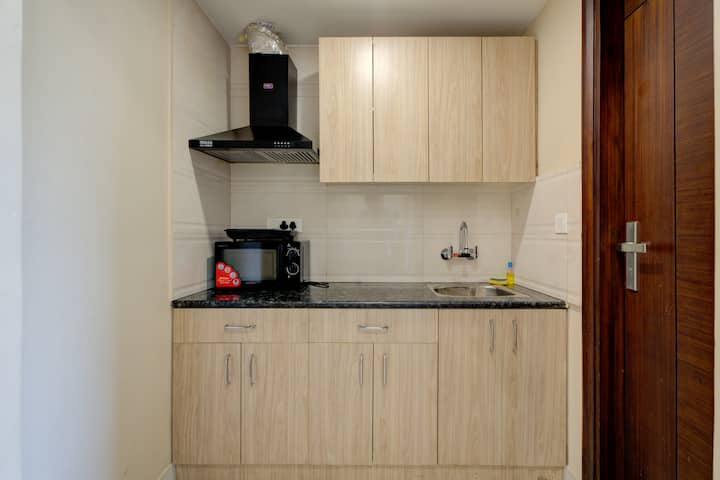 Downtown Den Studio Apartment Near Sector 44/43 - Gurgaon