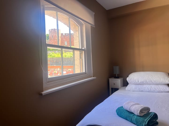 Disabled Access Full Wet Room Twin 3 Bed Room - Shrewsbury