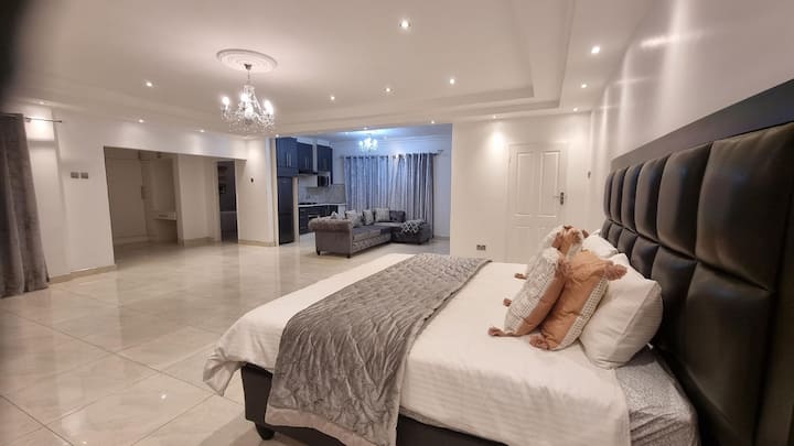 Presidential Suite/nearairport/swimming Pool/solar - Zimbabwe