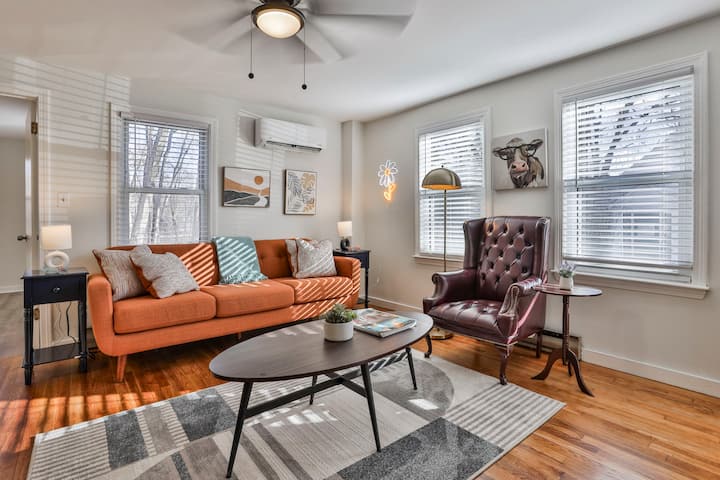 Historic Hideaway In Salem, Nh 1bd 1ba - Salem, NH