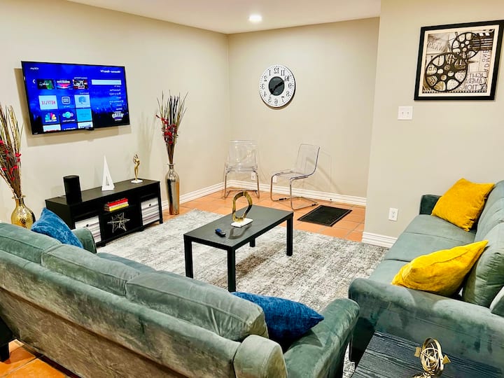 House 3 Bed 2 Baths Free Parking - The Woodlands, TX
