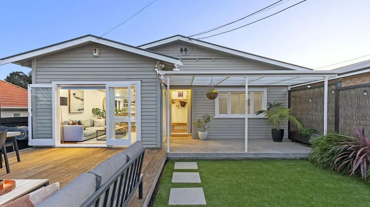 Sunny & Central Villa W/ Hot Tub - Auckland