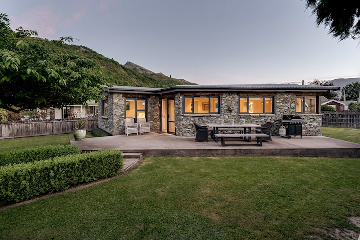 Centrally Located Arrowtown Cottage - Arrowtown