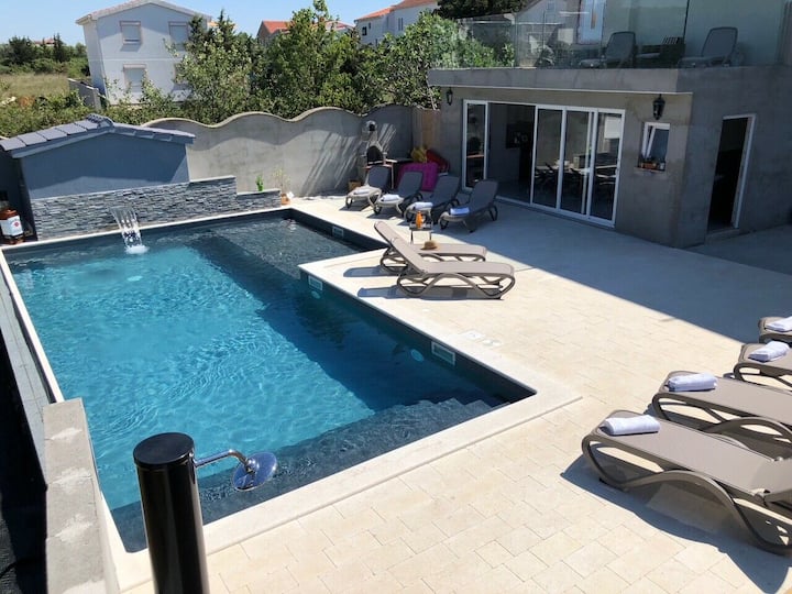 Moderne Wohnung Für 4 Pers. & Pool In Vrsi (Zadar) - Nin