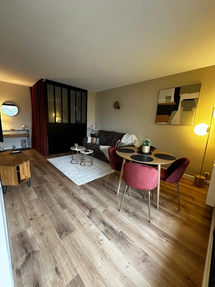 Le Monet – Studio éLégant, Parking & Tram à 2 Min - Bordeaux