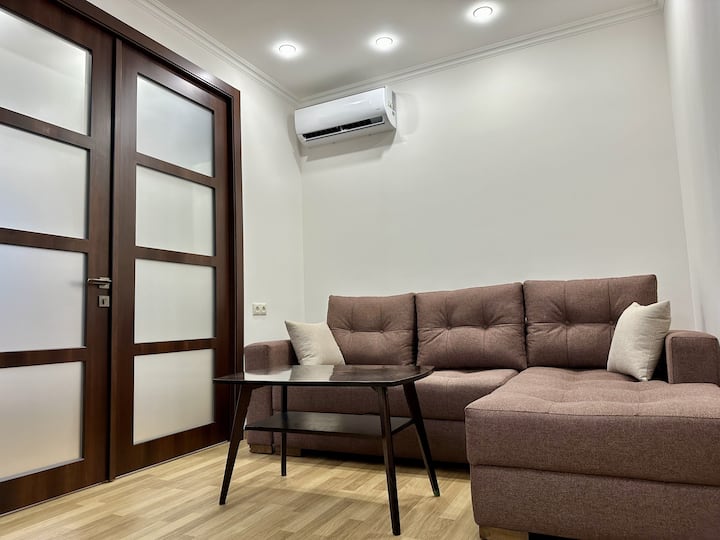 Newly-renovated Apartment Next To Metro Station - Yerevan