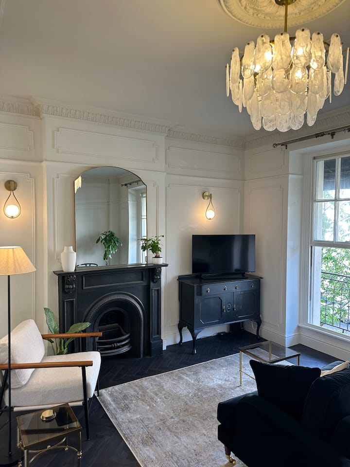 1 Bed Period Clifton Balcony Flat-private Parking - Bristol