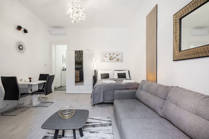 Peak Pointe Apartment - Budapest