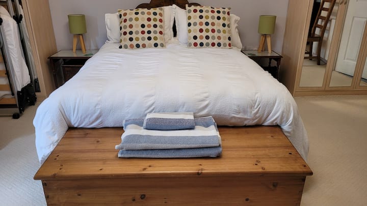 Guest Room, Abercych, Pembrokeshire, West Wales - Cardigan