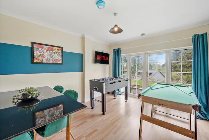 Stylish Derbyshire Abode - Games Room - Sleeps 12 - Derbyshire