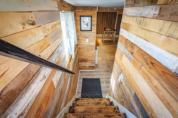 Relax In A Cottage Like Setting. - Burlington