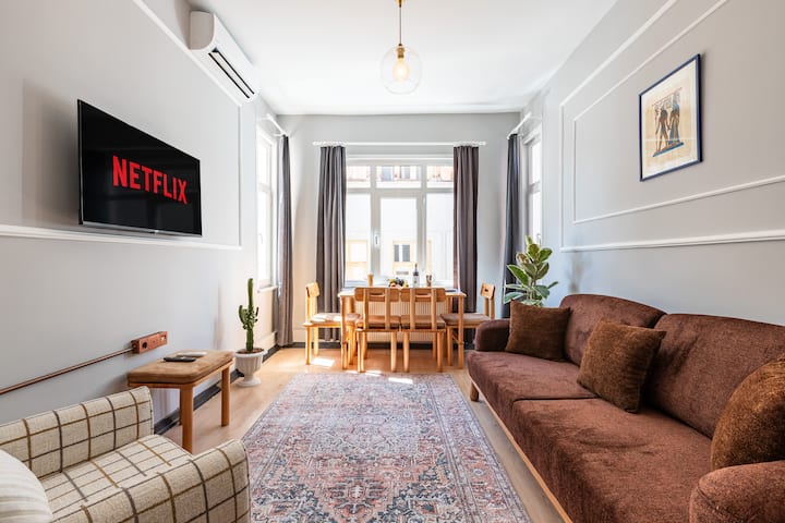 Spacious 2br Apt W/ Stunning Views, Terrace, Ac - Beyoğlu