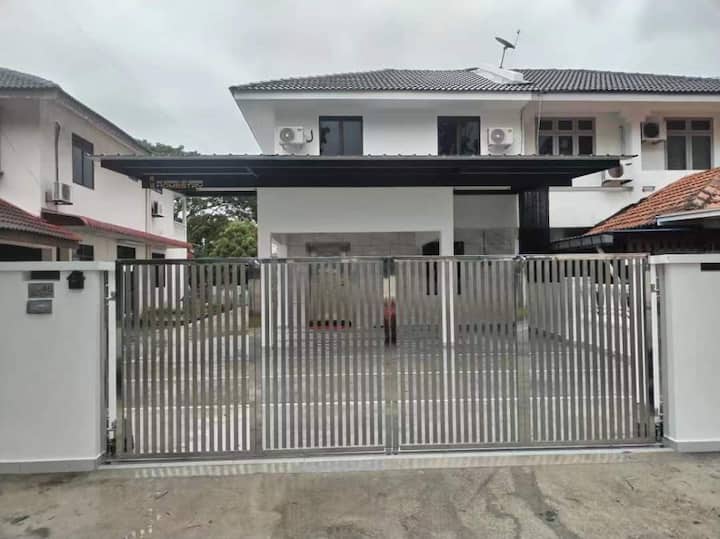 Brand-new Cozy Semi-d House - Parit Buntar