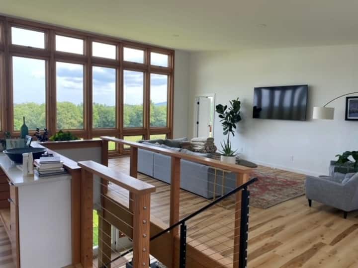 Modern Living And Stunning Views - New London, NH